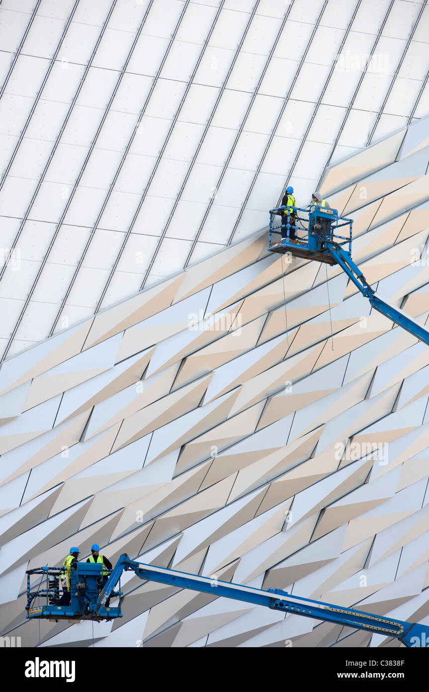 Reflective cladding hi-res stock photography and images - Alamy