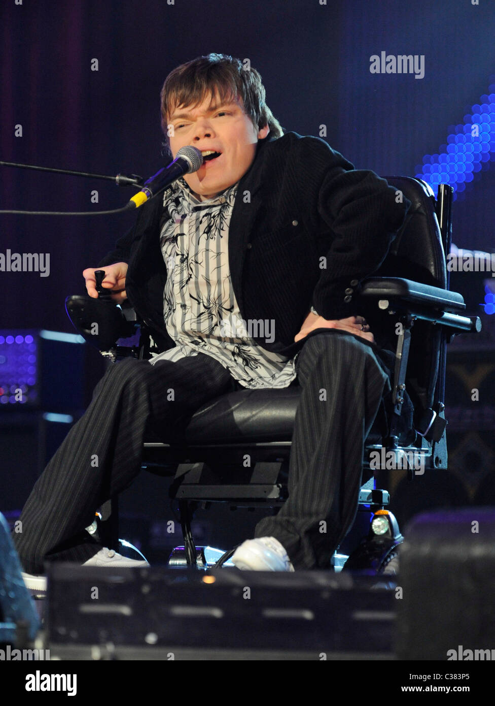 Justin Hines, recipient of the Factor Breakthrough Award, performing ...