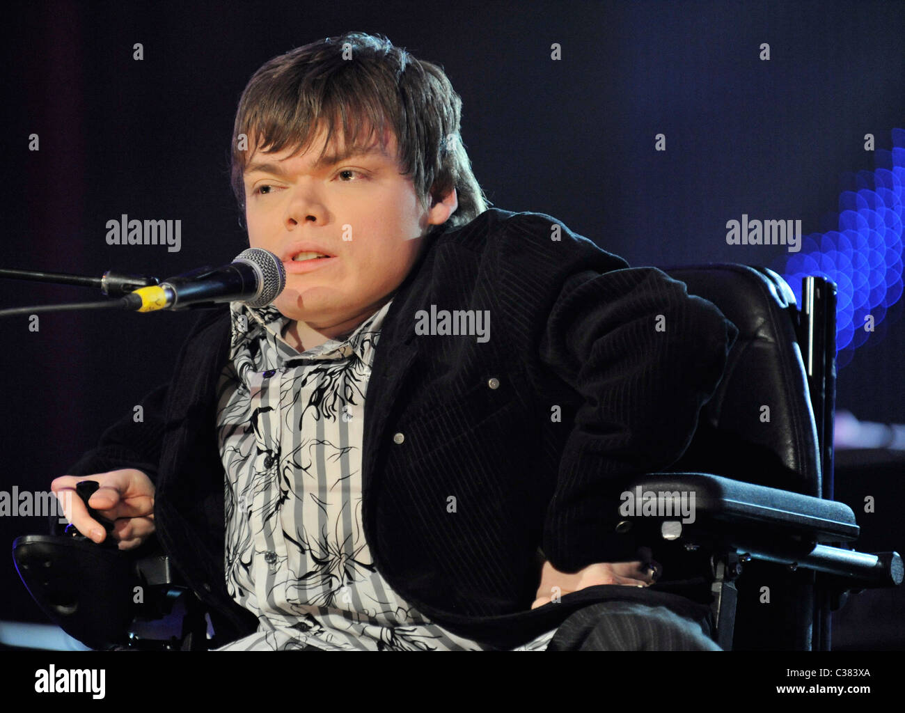 Justin Hines, recipient of the Factor Breakthrough Award, performing ...