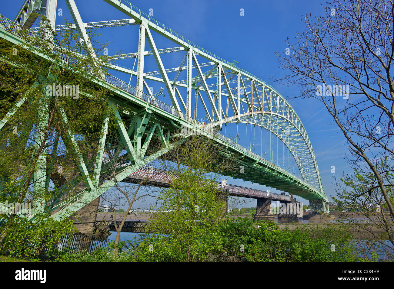 The Queensway bridge between Runcorn and Widnes on the Manchester Ship ...
