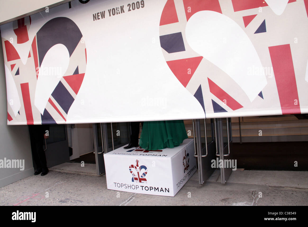 Sir Philip Green and Kate Moss Topshop New York flagship store opening ...