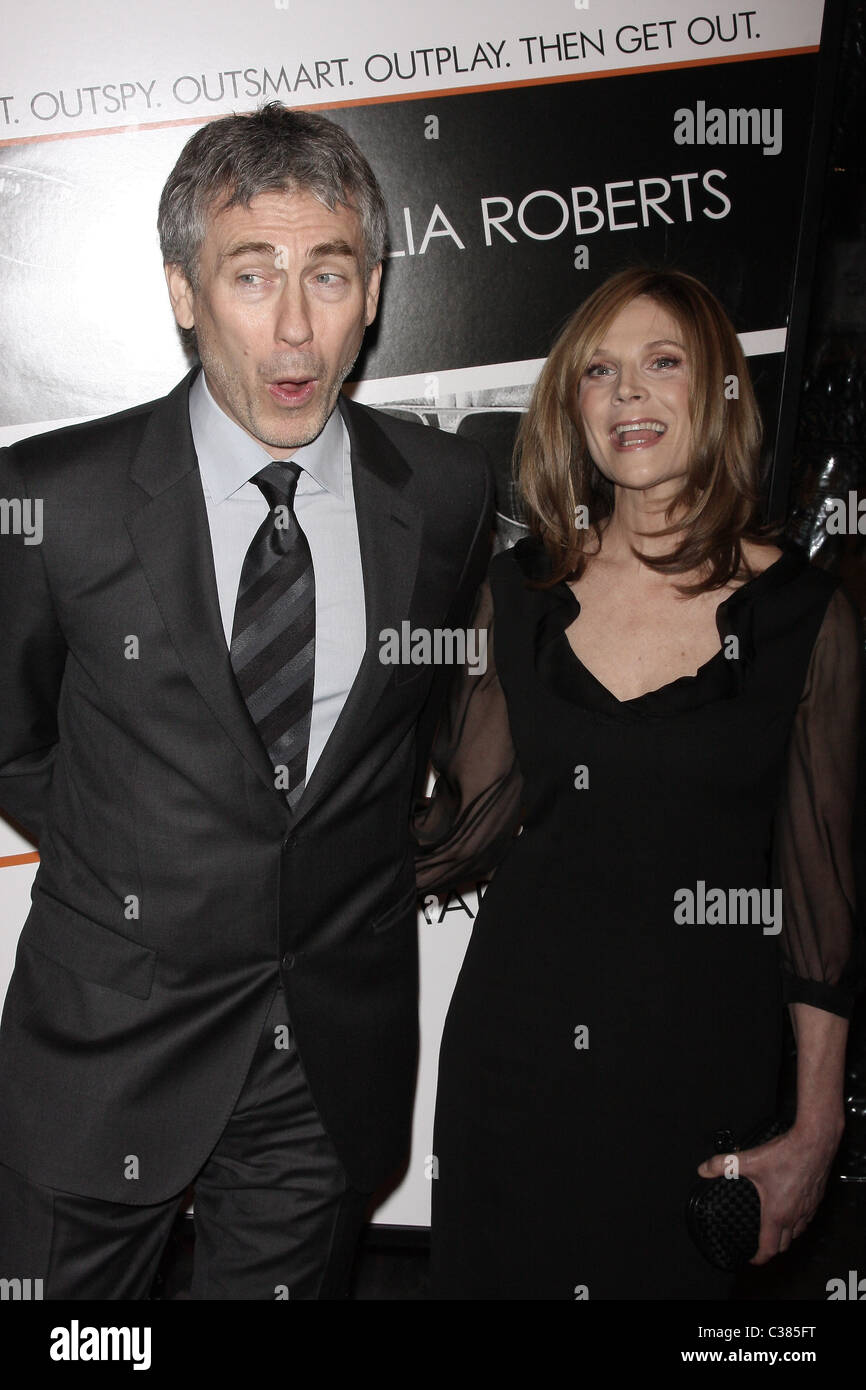 Tony Gilroy, Susan Gilroy Premiere of 'Duplicity' at Ziegfeld theatre ...