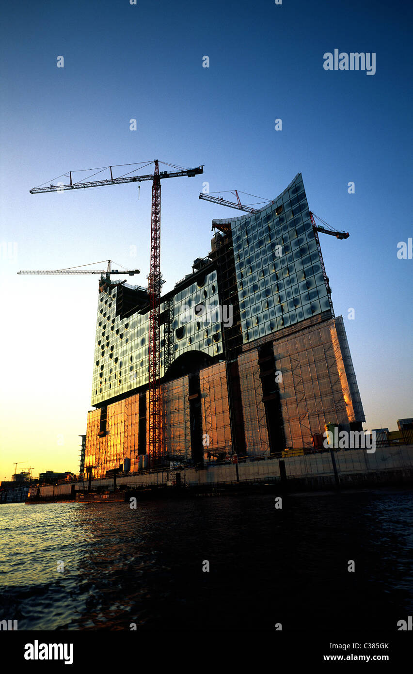 Elbphilharmonie construction site at sunset Stock Photo - Alamy