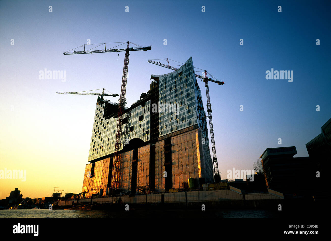 Elbphilharmonie construction site at sunset Stock Photo - Alamy