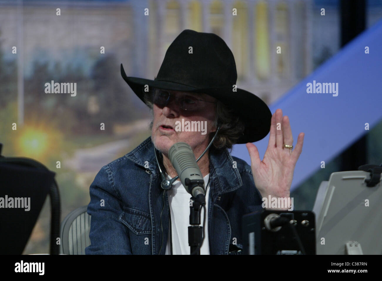 Don Imus Don Imus and Deidre Imus broadcast from the Newseum Washington ...
