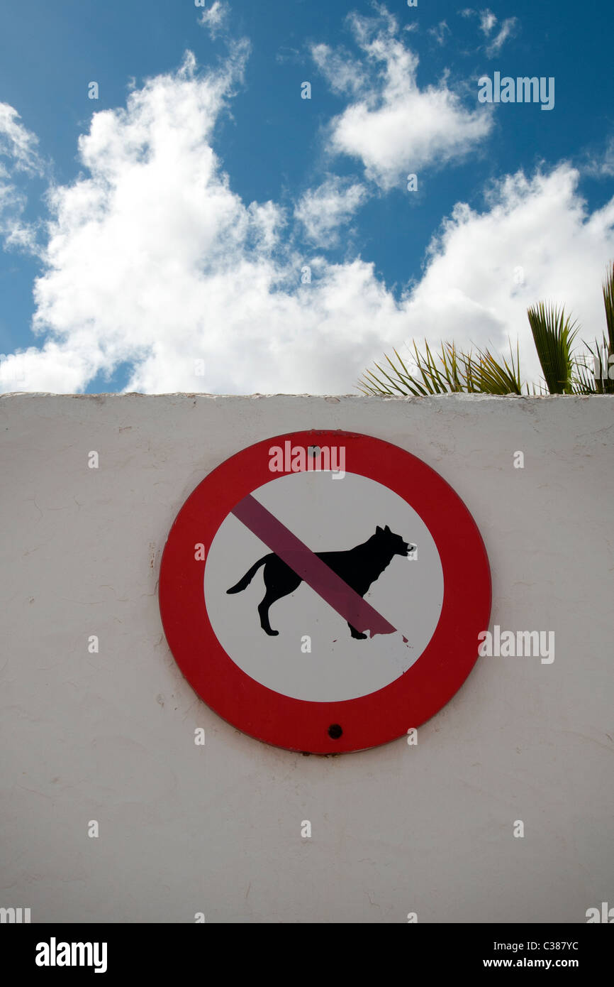 No Entry For Dogs Sign High Resolution Stock Photography and Images - Alamy