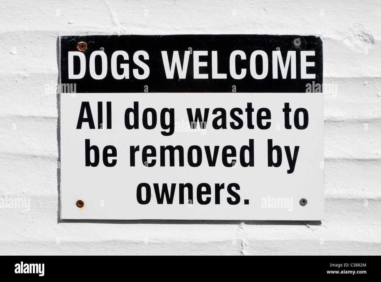 Dogs welcome sign hi-res stock photography and images - Alamy