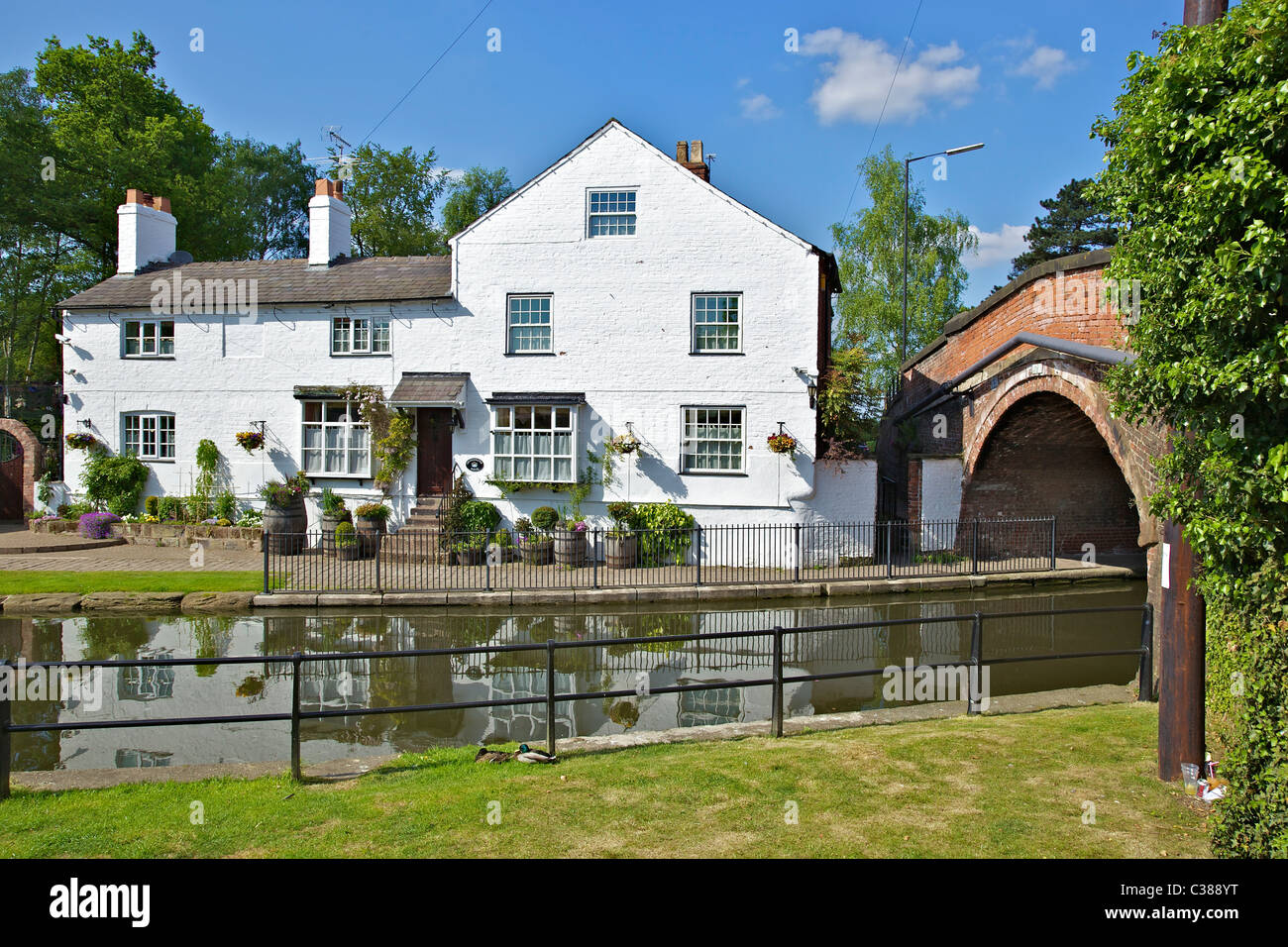 Bridgewater house on canal lymm hi-res stock photography and images - Alamy