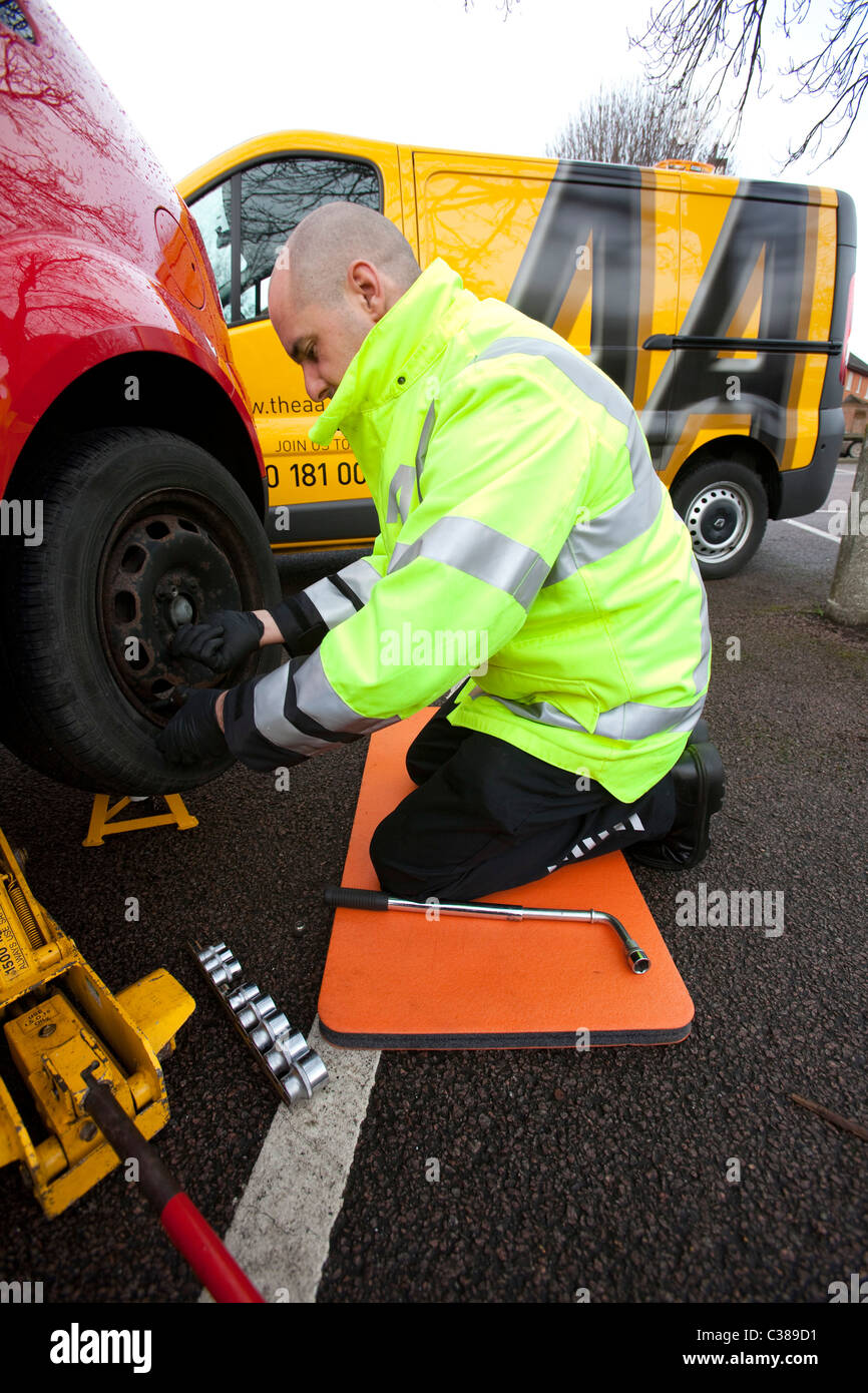 Stewart Topp, AA Patrol of the Year, at work on a broken down car Stock ...