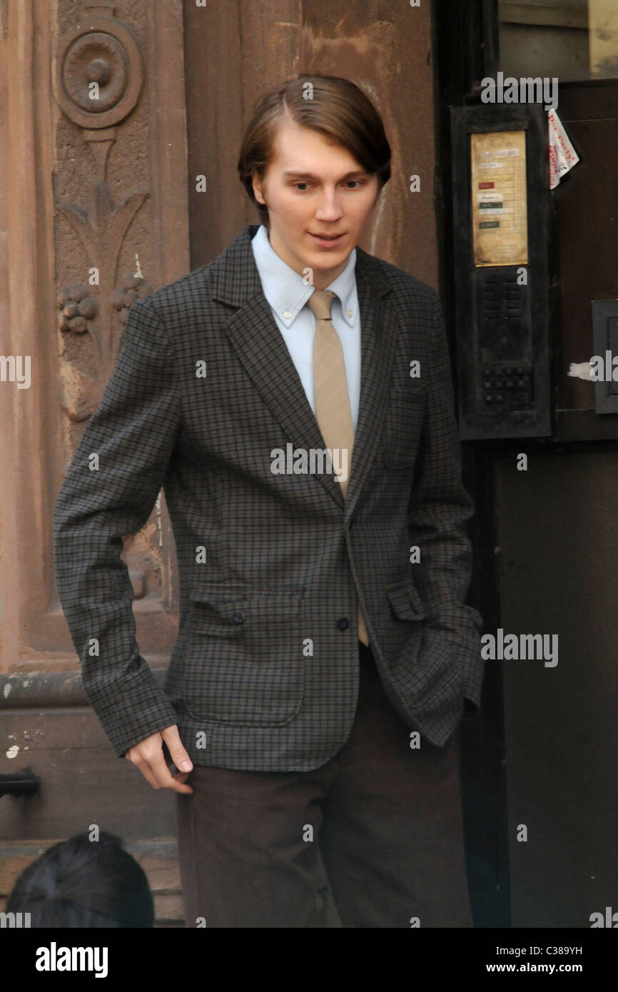 Paul Dano dressed in character on the set of his new movie 'The Extra ...