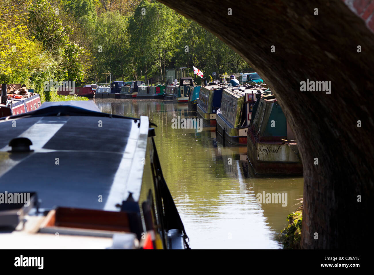Long narrow boats hi-res stock photography and images - Alamy