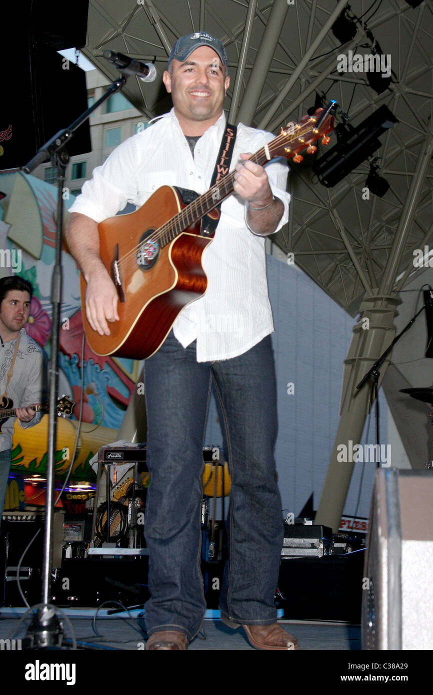 Matt stillwell hi-res stock photography and images - Alamy