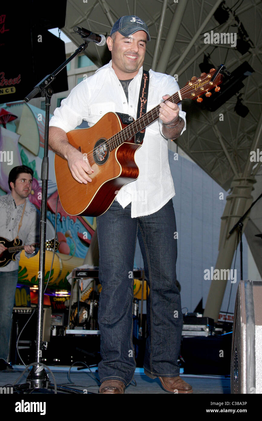 Matt stillwell hi-res stock photography and images - Alamy