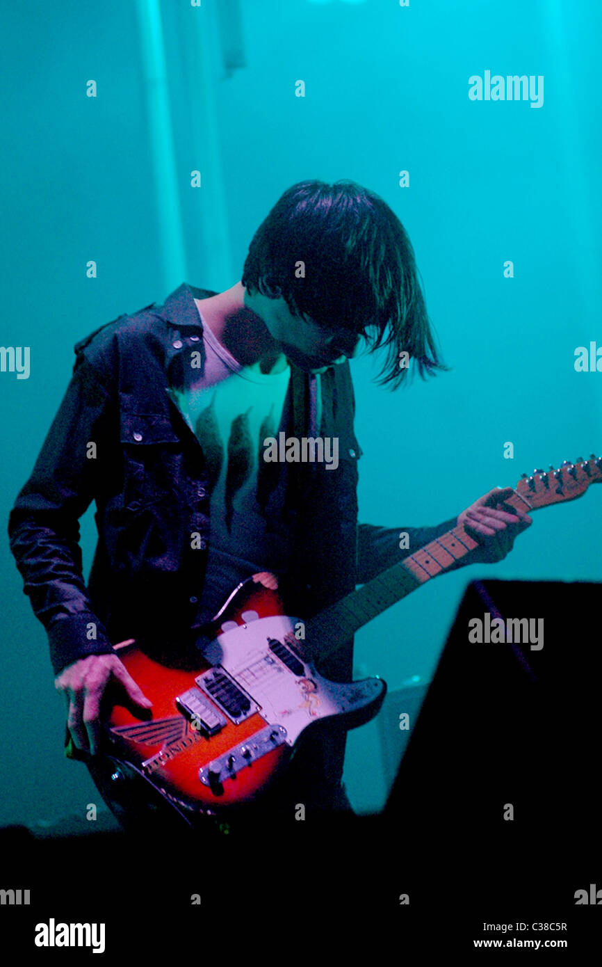 Radiohead in concert hi-res stock photography and images - Alamy