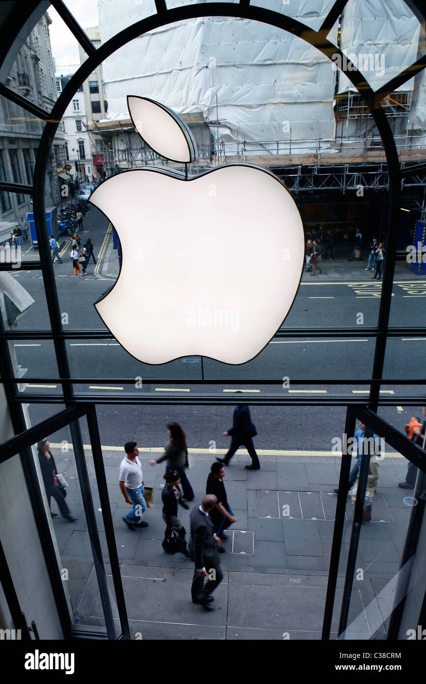 Apple shop store exterior london hi-res stock photography and images ...