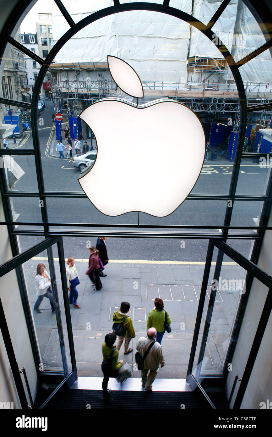 Apple shop store exterior london hi-res stock photography and images ...