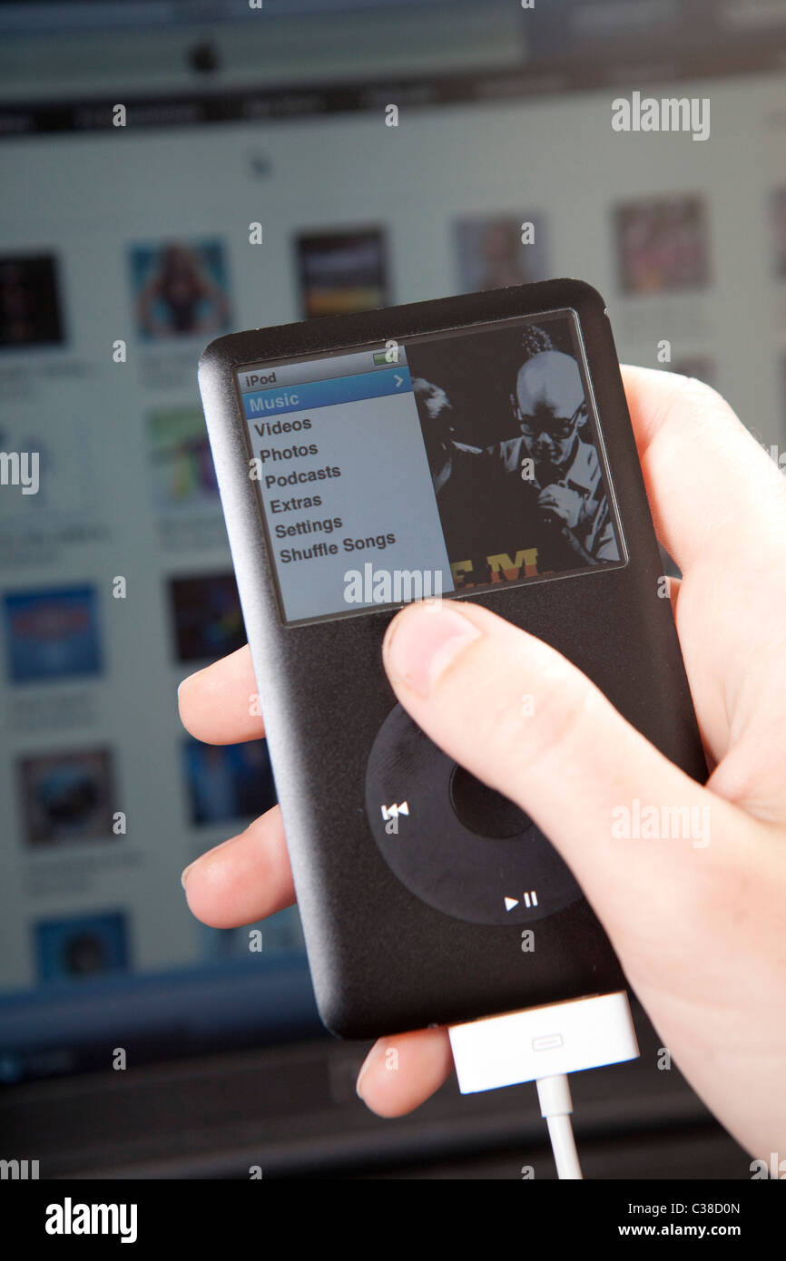 Apple ipod hi-res stock photography and images - Alamy