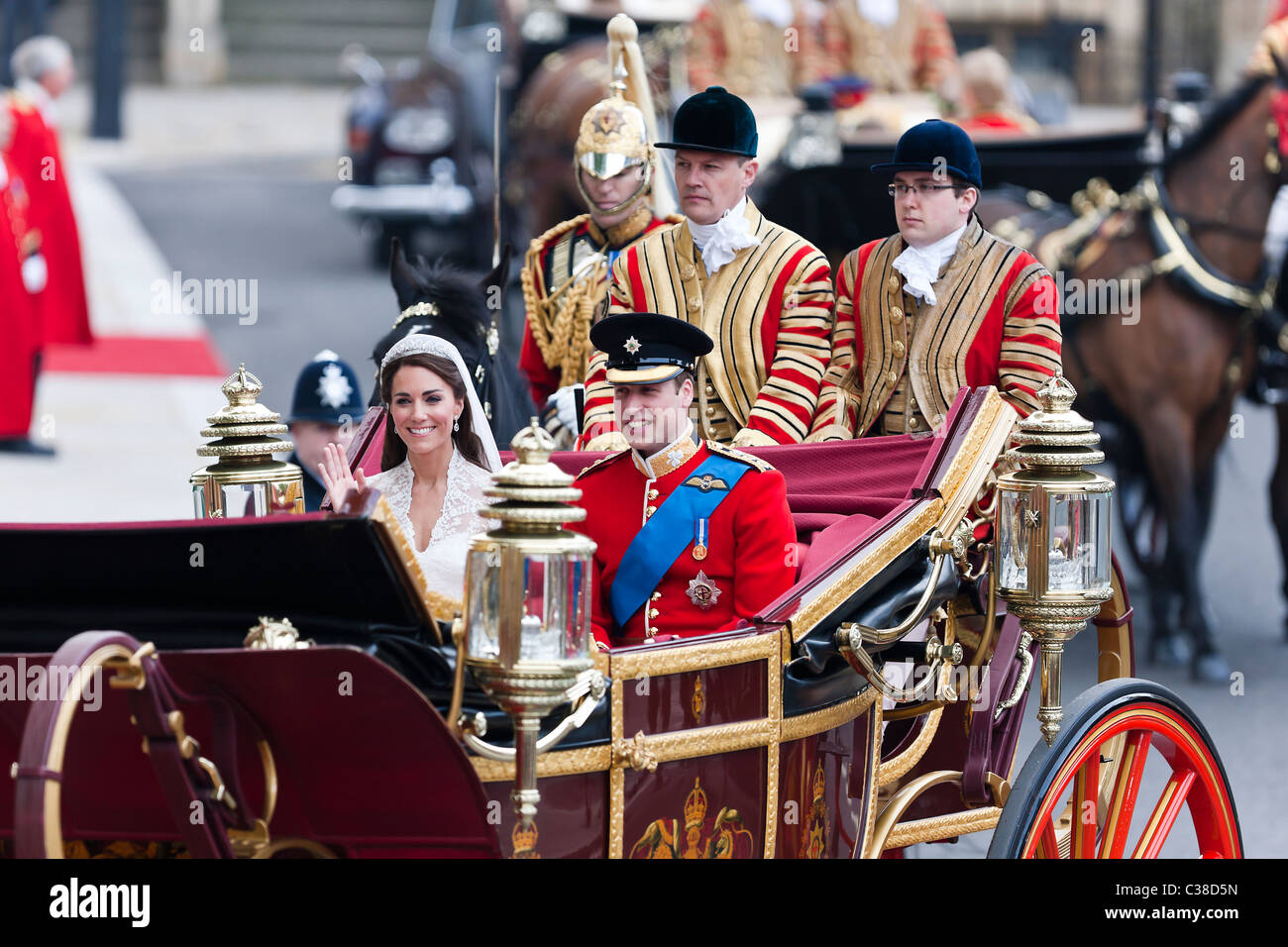 Kate and william wedding carriage hi-res stock photography and images ...