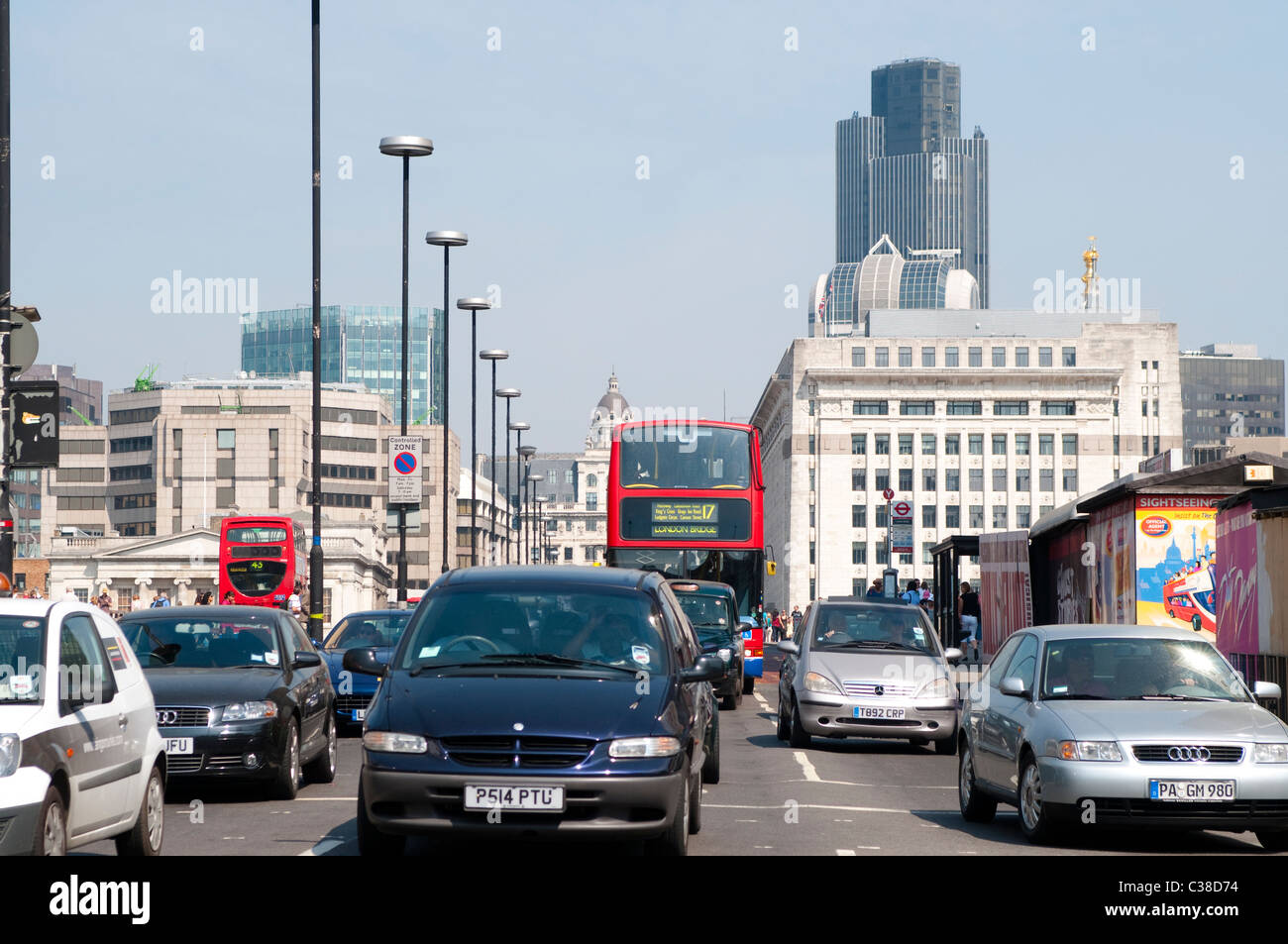 Traffic london bridge hi-res stock photography and images - Alamy