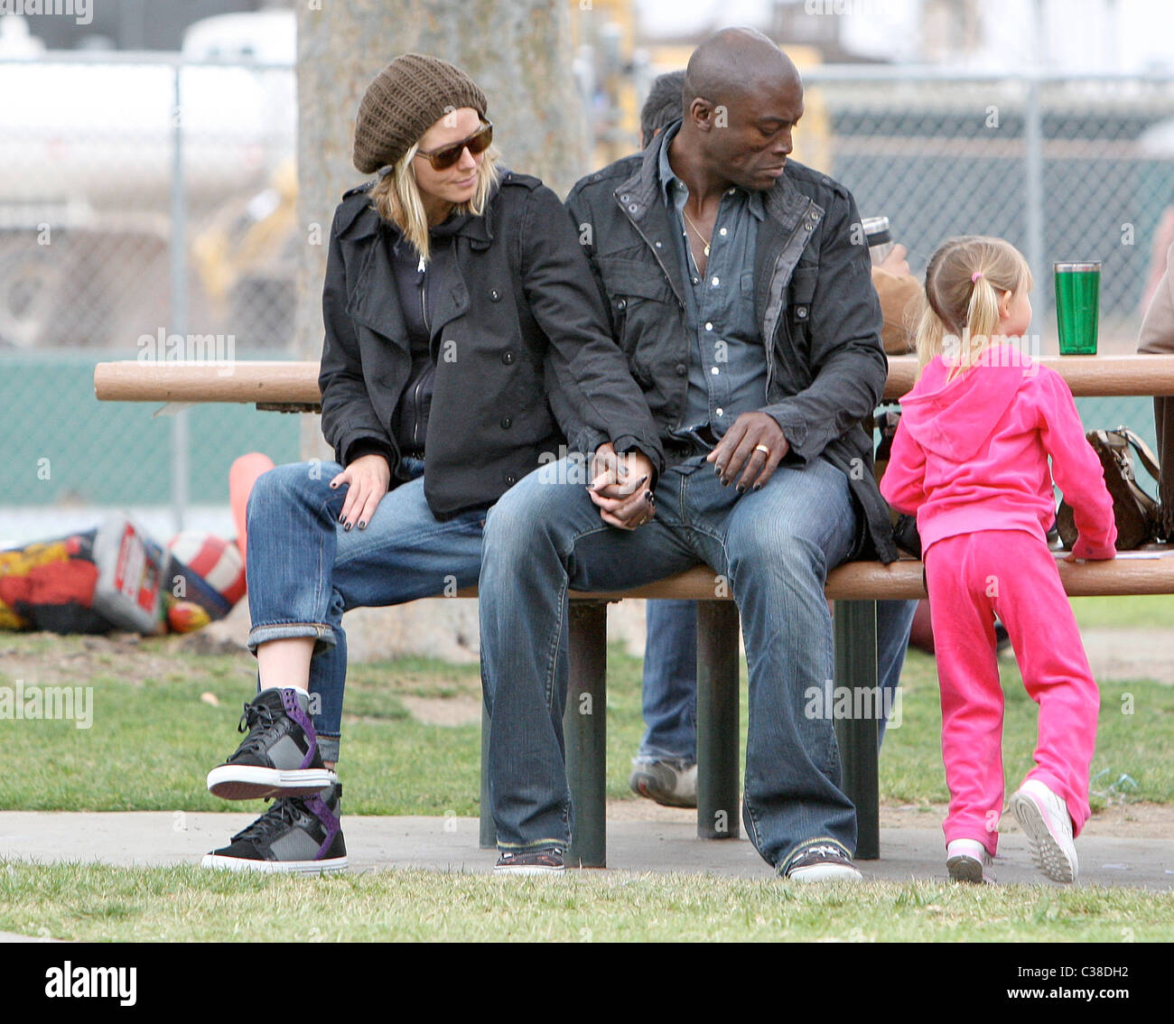 Heidi Klum and Seal enjoy a day in the park with their daughter Leni ...