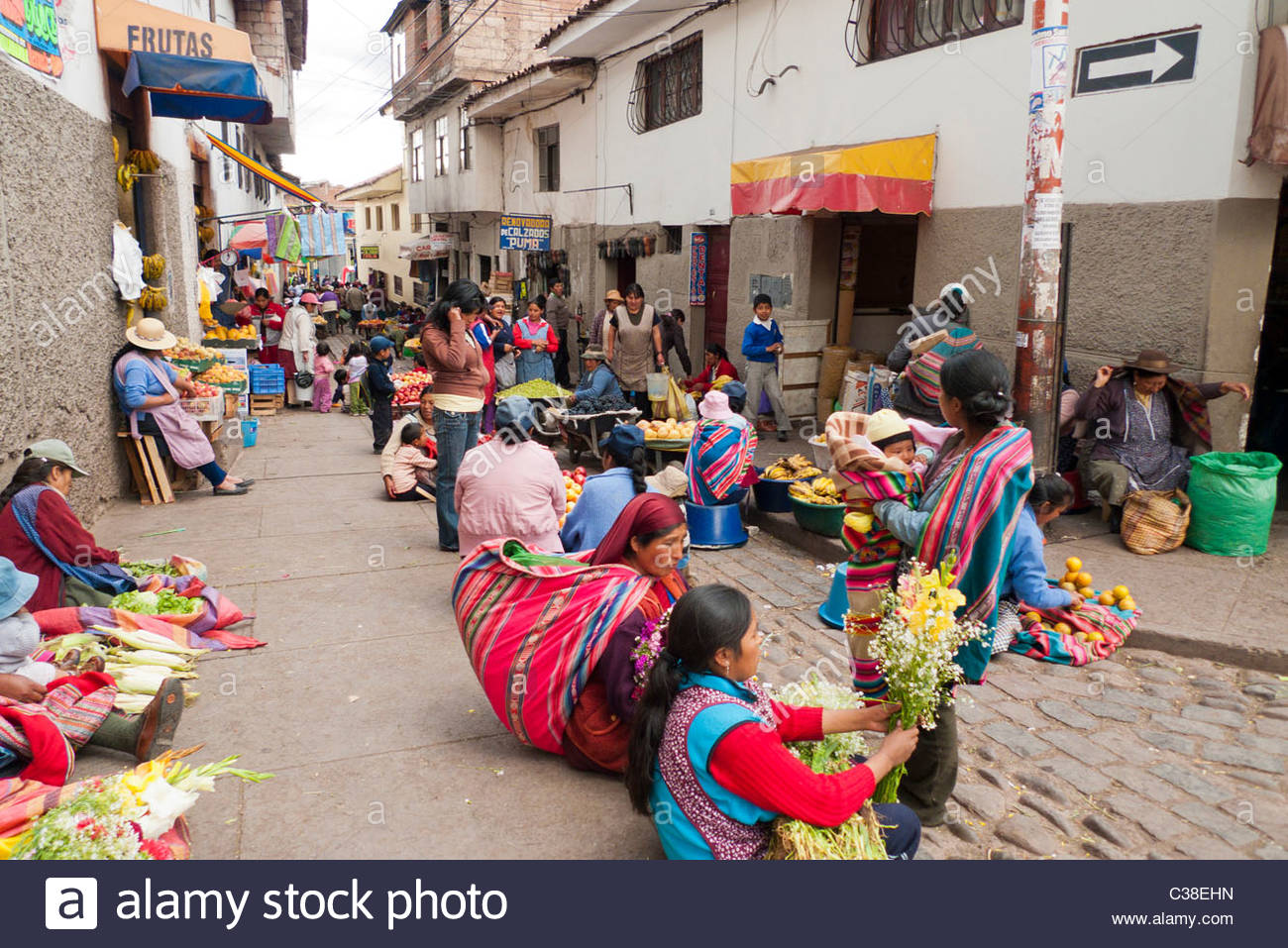 Crowded Market Scene High Resolution Stock Photography and Images - Alamy