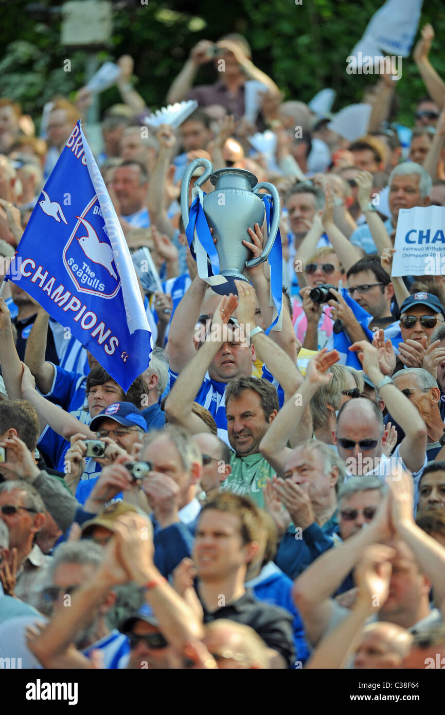 Brighton and Hove Albion football fans celebrate winning the npower ...