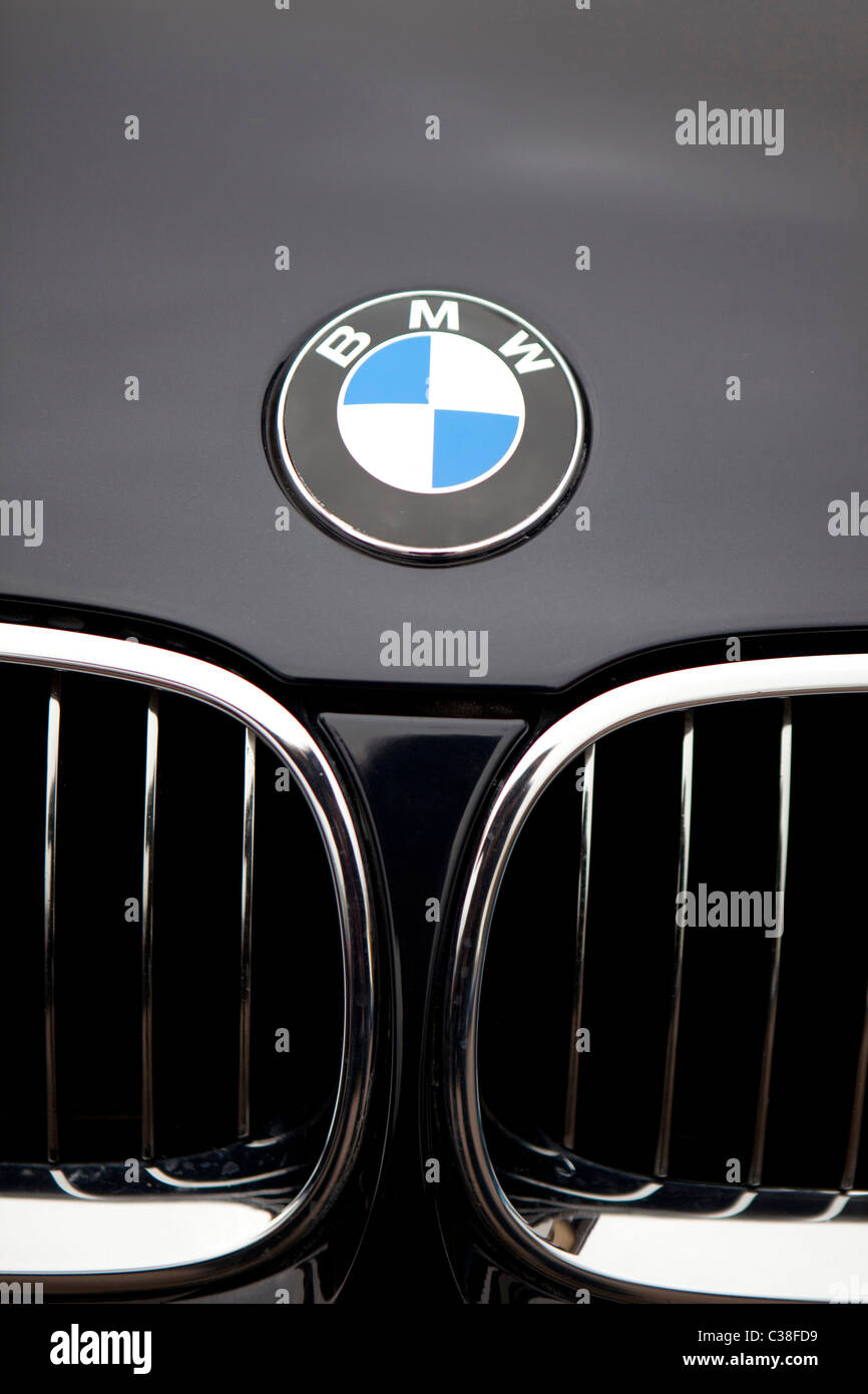 Bmw badge logo hi-res stock photography and images - Alamy