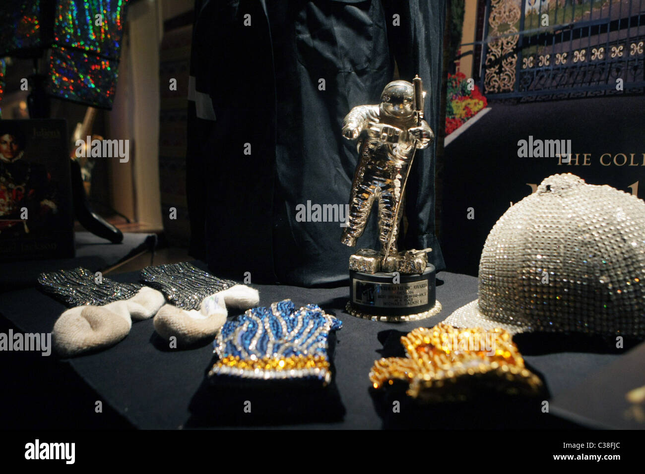 Atmosphere Thirty pieces of Michael Jackson memorabilia are being ...