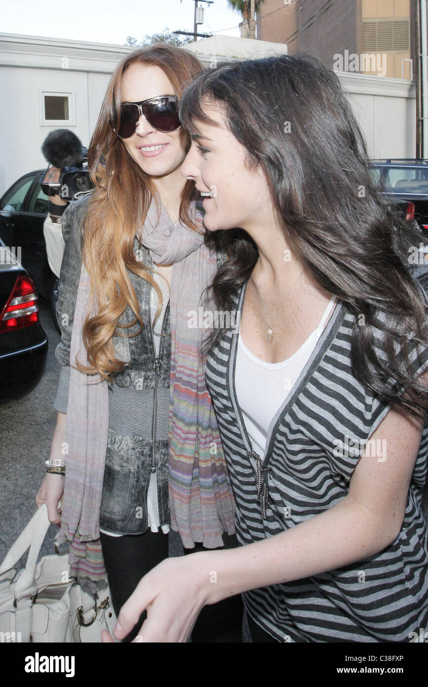 Lindsay Lohan shows off her new hairdo as she leaves Byron & Tracey ...