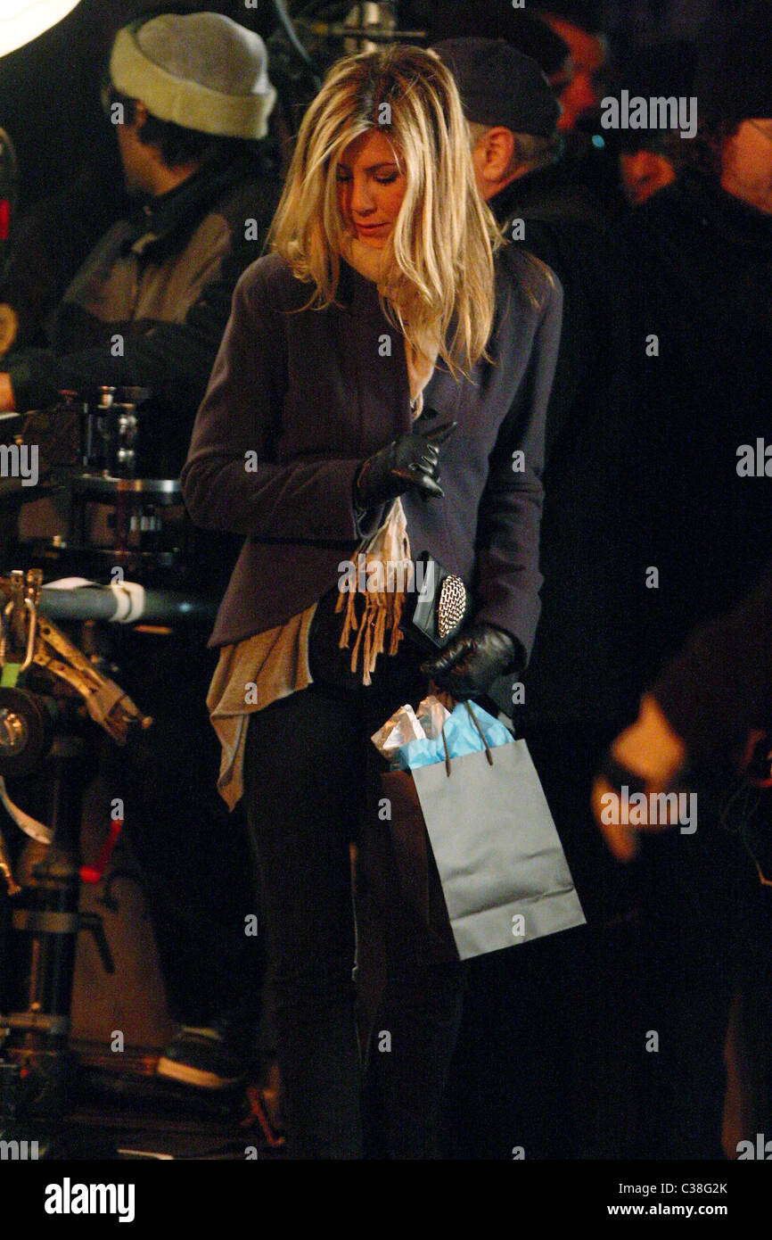 Jennifer Aniston on the set of her new film 'The Baster' shooting in ...