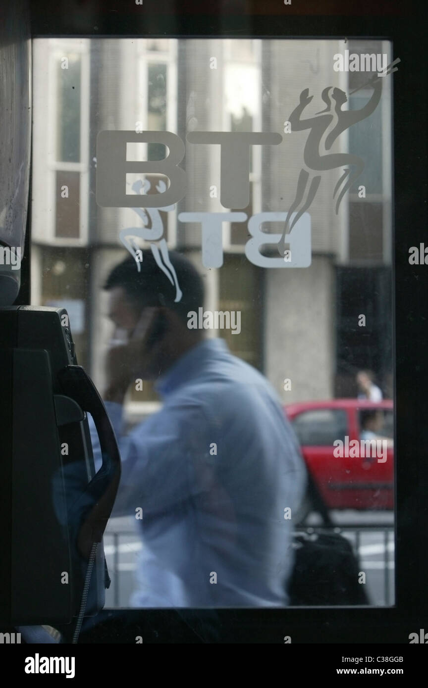 Using a payphone hi-res stock photography and images - Alamy