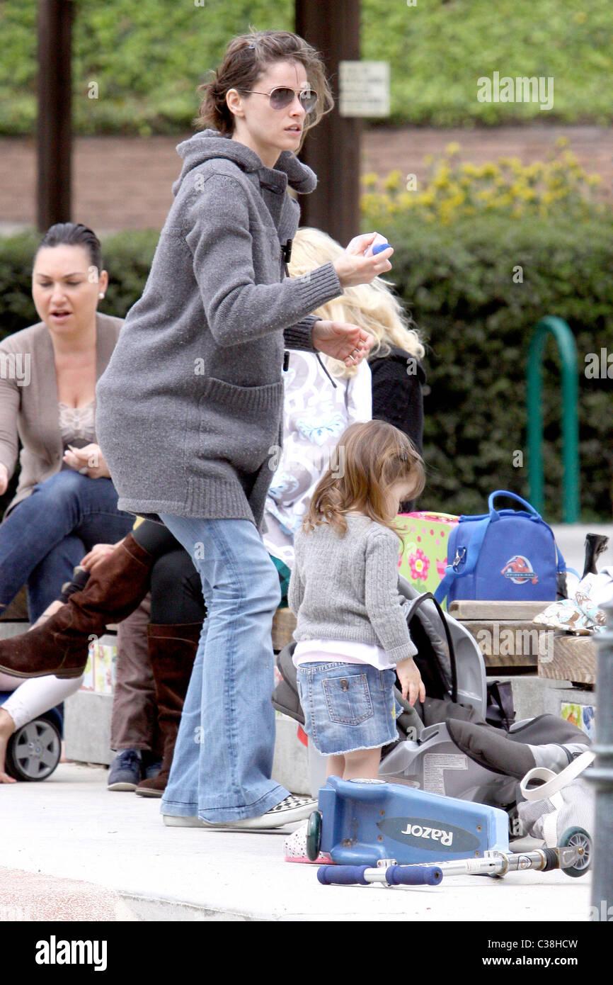 Amanda Peet at Coldwater Canyon Park in Beverly Hills with her daughter ...