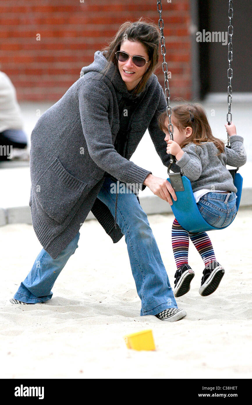 Amanda Peet at Coldwater Canyon Park in Beverly Hills with her daughter ...