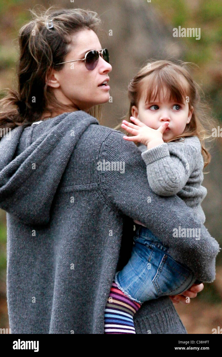 Amanda Peet at Coldwater Canyon Park in Beverly Hills with her daughter ...
