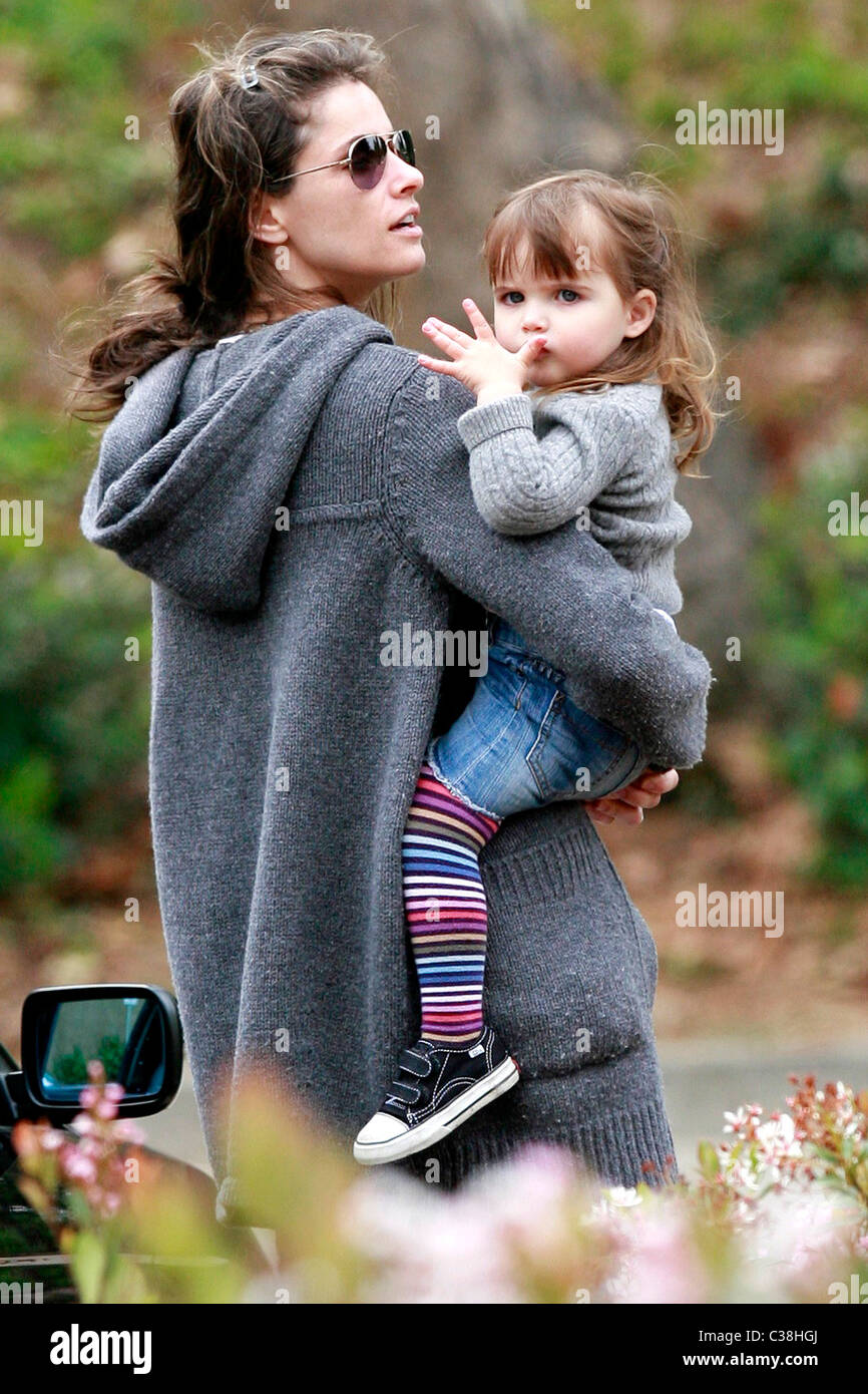 Amanda Peet at Coldwater Canyon Park in Beverly Hills with her daughter ...