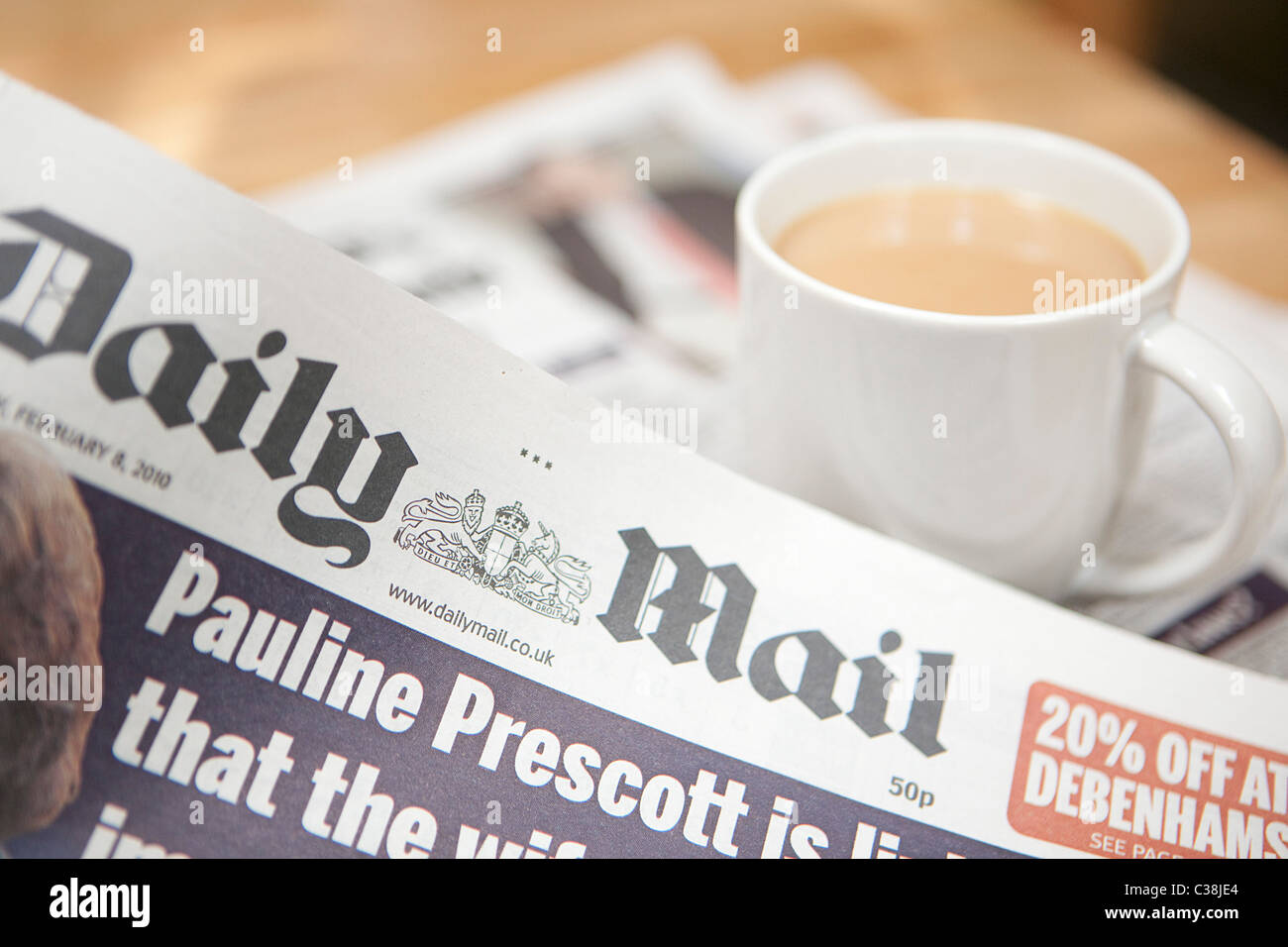 Daily mail newspaper hi-res stock photography and images - Alamy