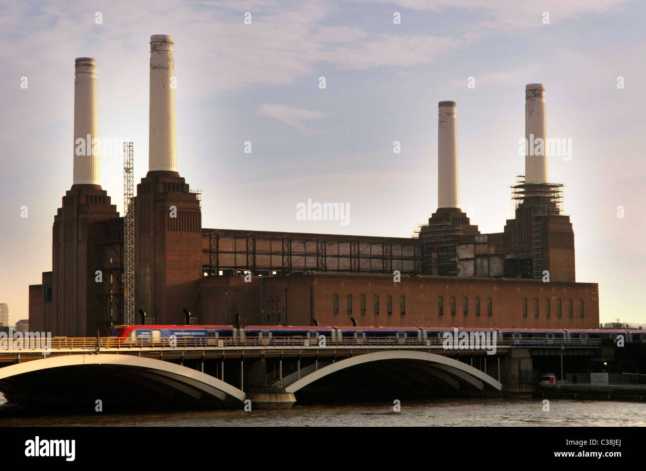 Batter sea power station hi-res stock photography and images - Alamy