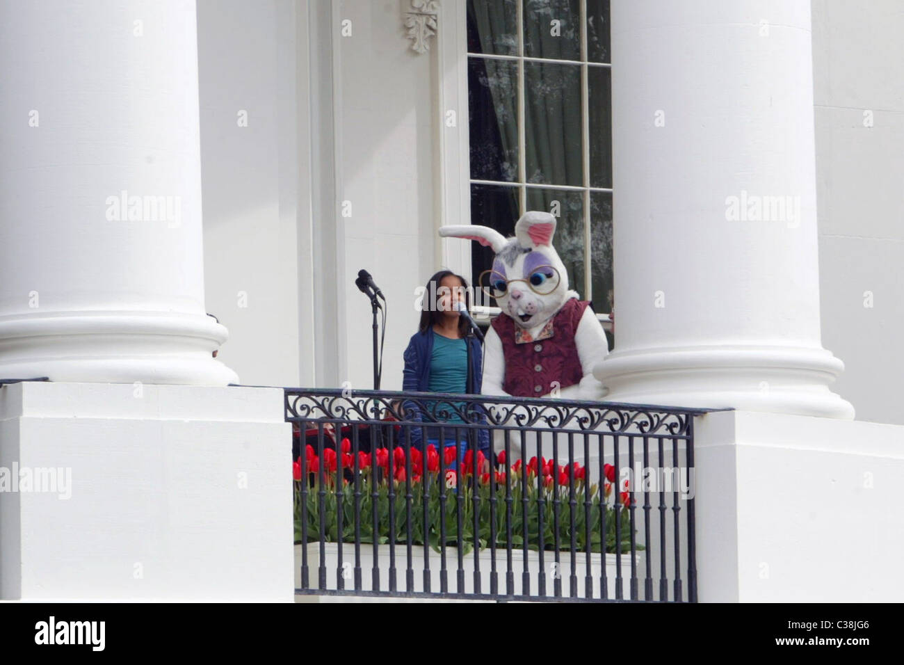 Malia Obama and the Easter Bunny The Annual White House Easter Egg Roll ...