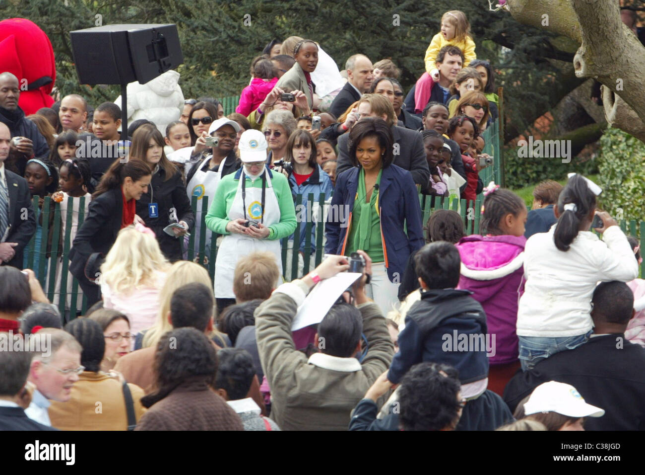 First Lady Michelle Obama prepares to read to children The Annual White ...