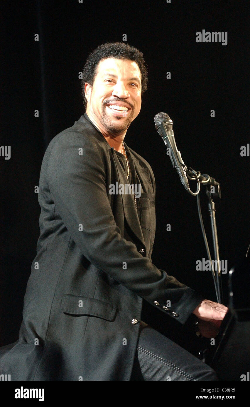 Lionel Richie performing in a sold out concert at the Ahoy stadium ...