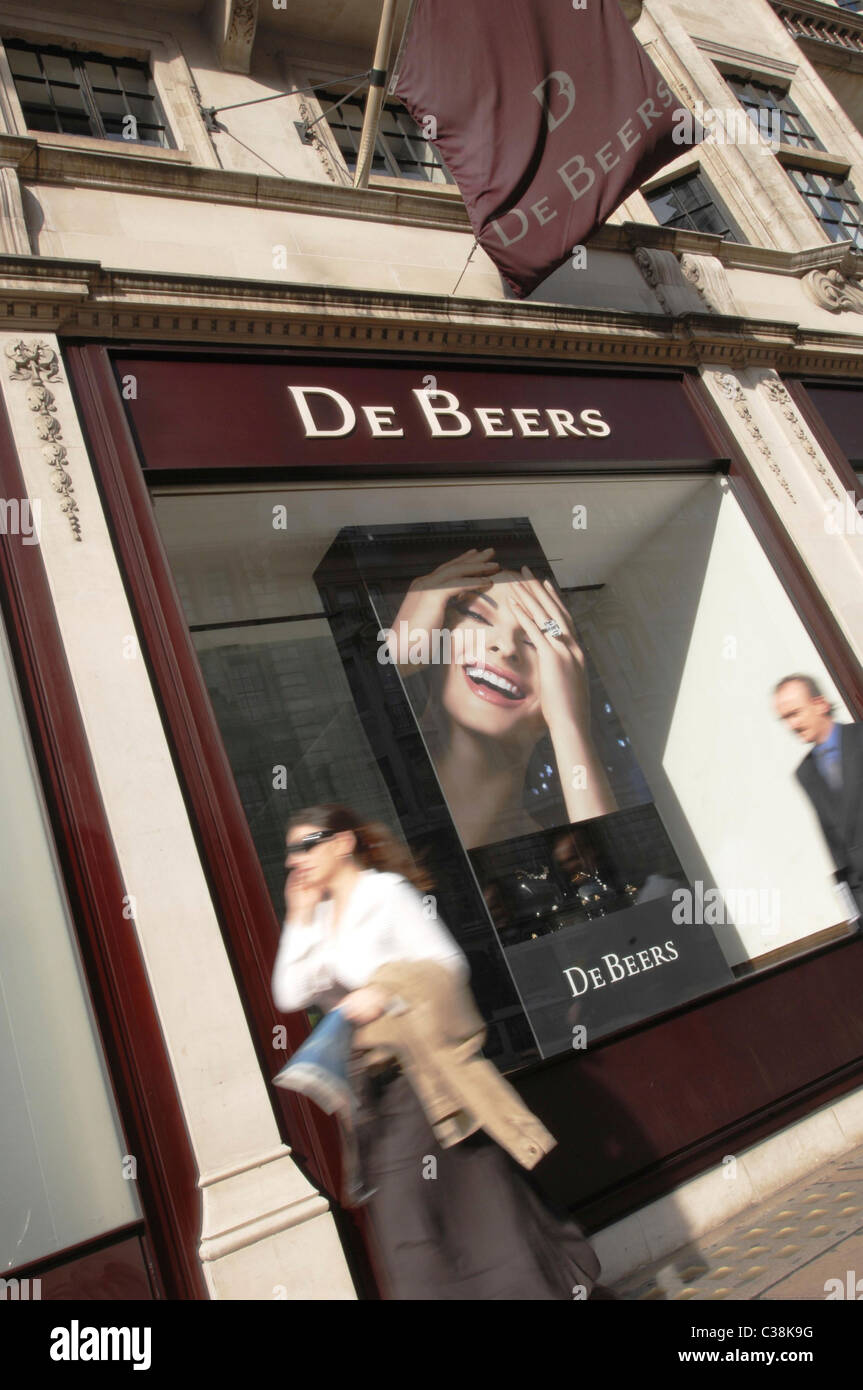 Exterior of a De Beers jewelry store in Lonodn Stock Photo - Alamy