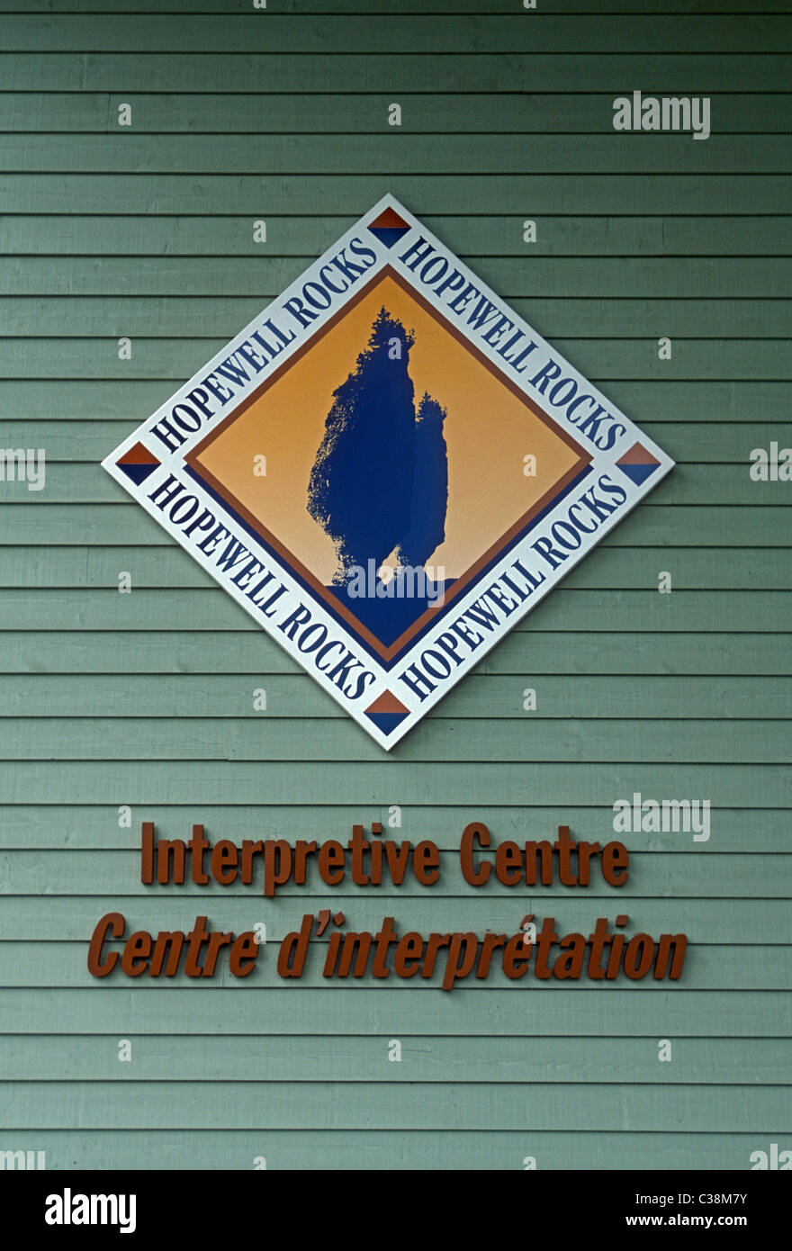 English and French, bilingual sign, Hopewell Rocks, Bay of Fundy, Baie ...