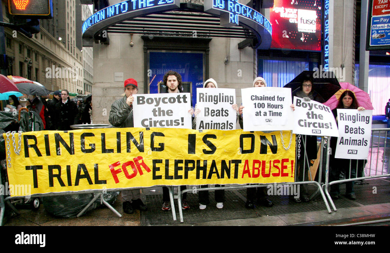 PETA protestors People for the Ethical Treatment of Animals (PETA ...