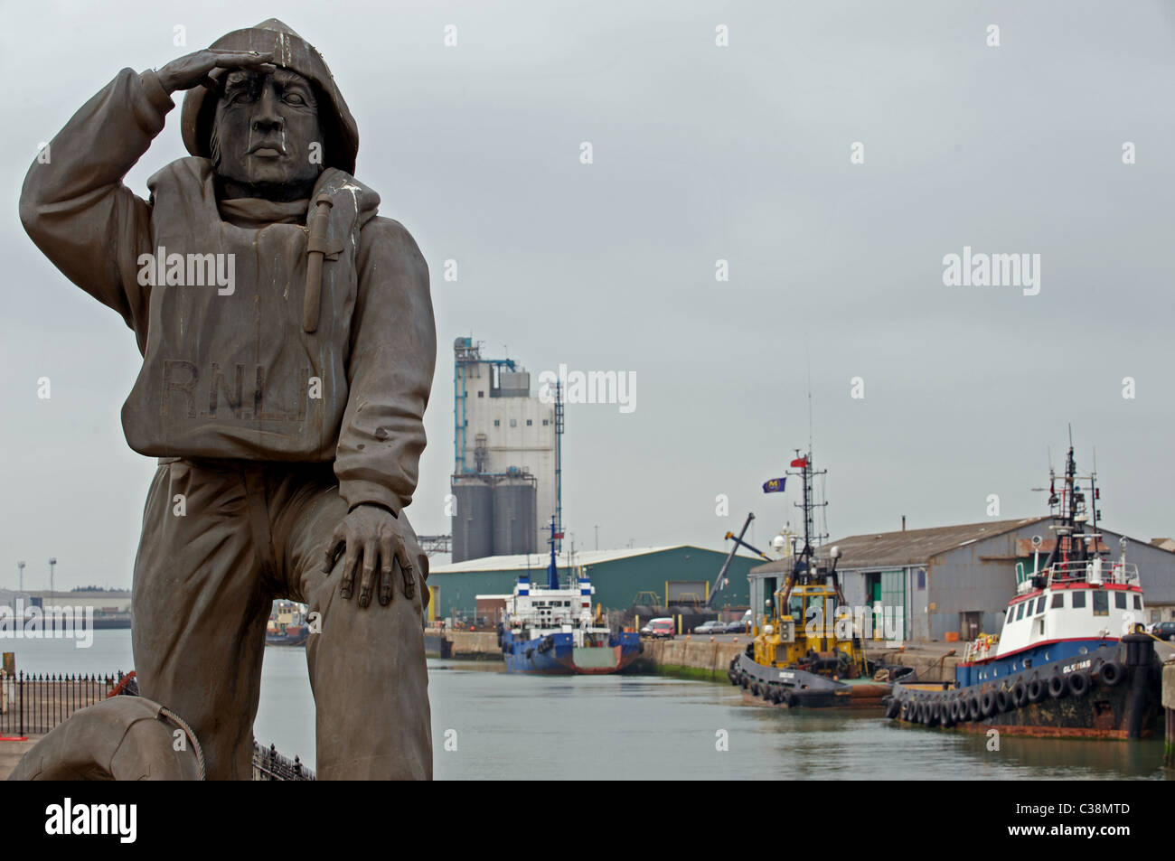 Lowestoft harbour hi-res stock photography and images - Alamy