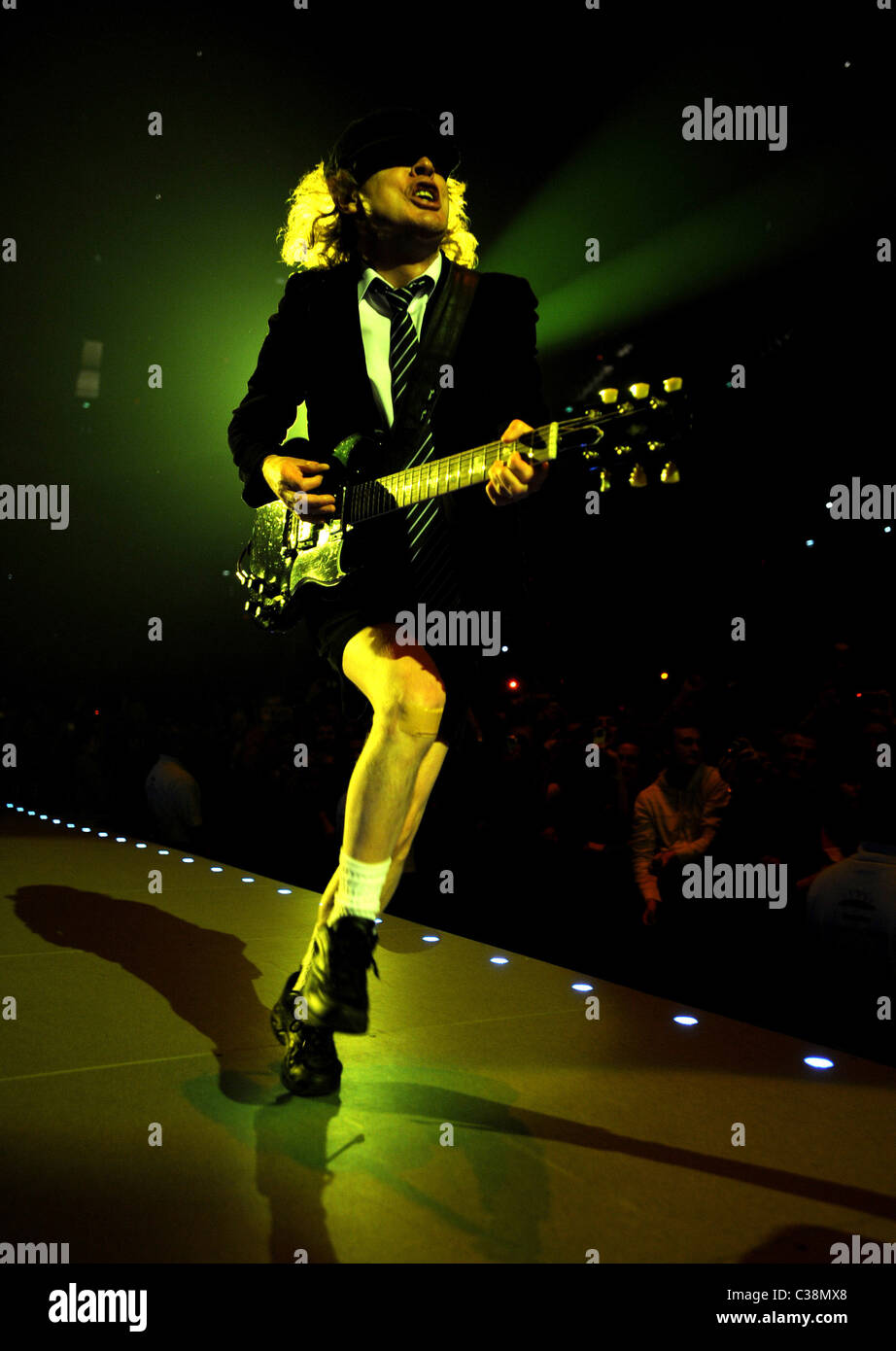 Angus Young Ac Dc Stock Photos & Angus Young Ac Dc Stock Images - Alamy