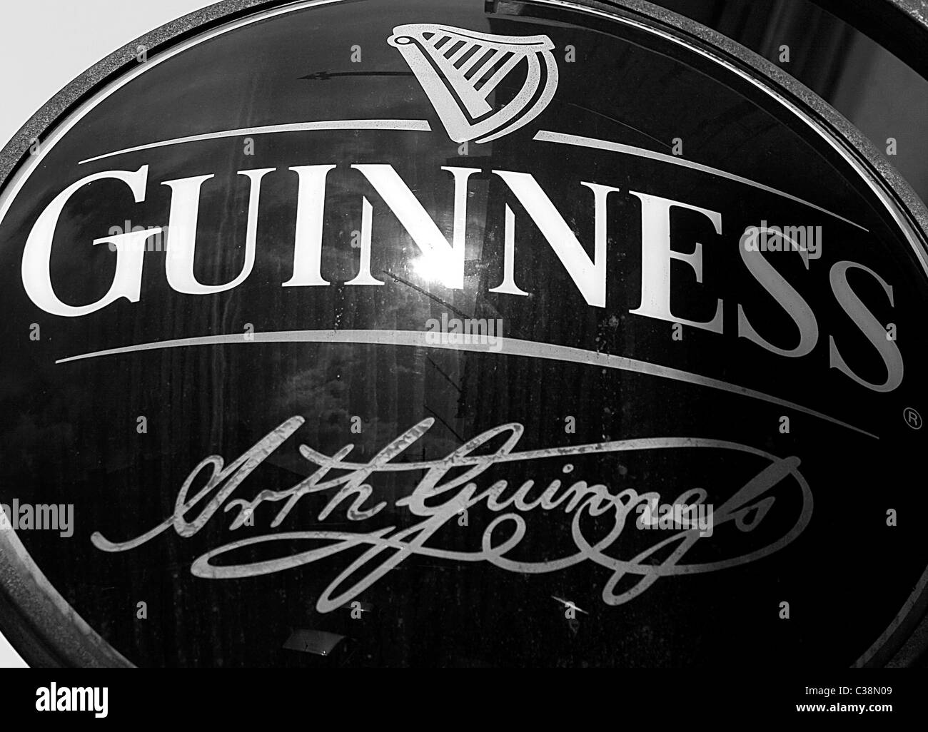 Guinness sign hi-res stock photography and images - Alamy