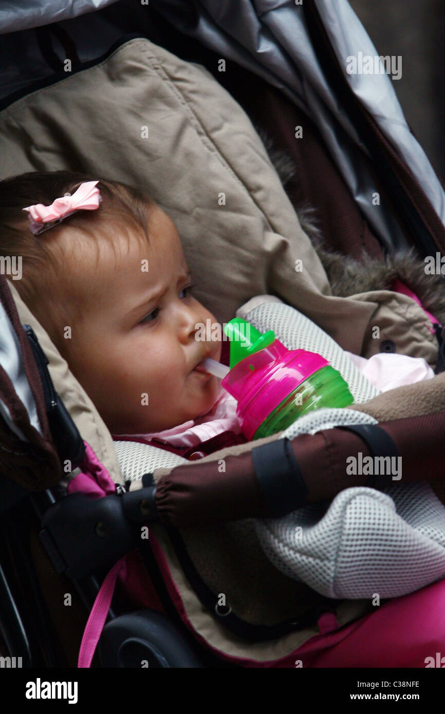Jessica Alba spotted with her husband, Cash Warren, pushing a stroller ...