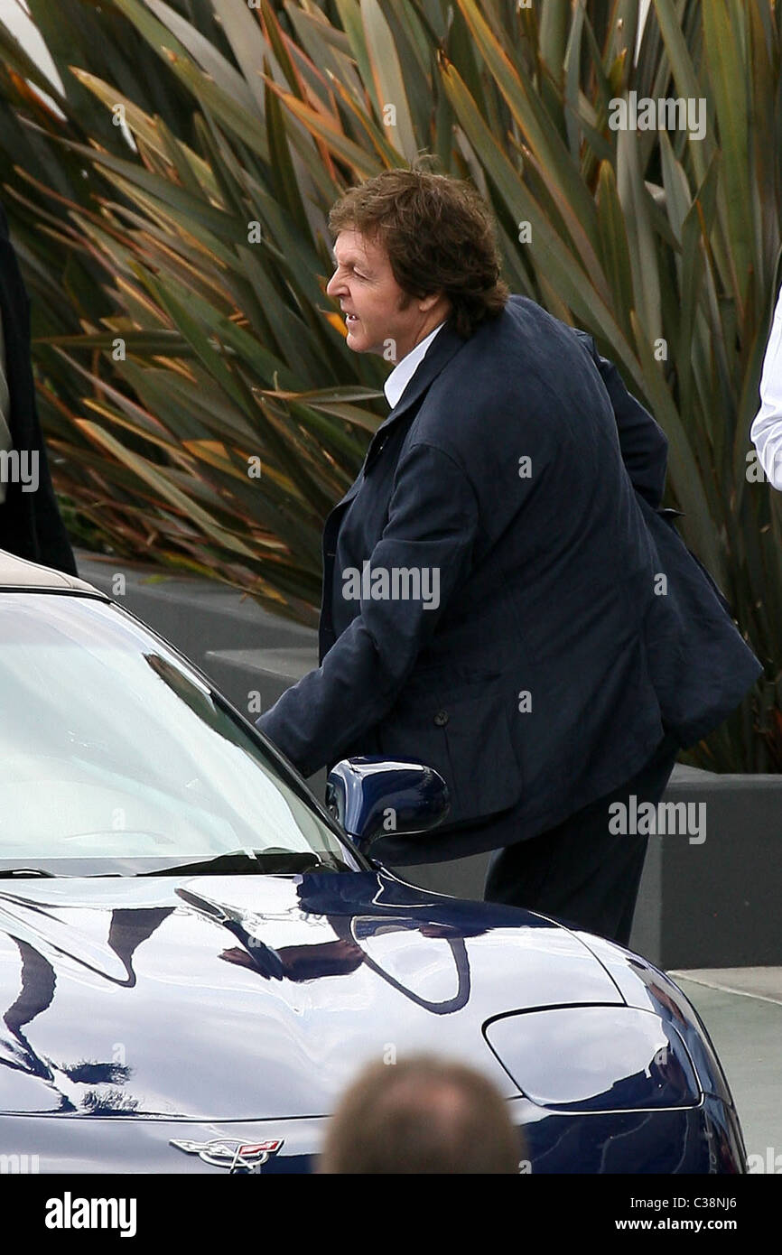 Paul McCartney Beatle George Harrison posthumously honored with star on ...