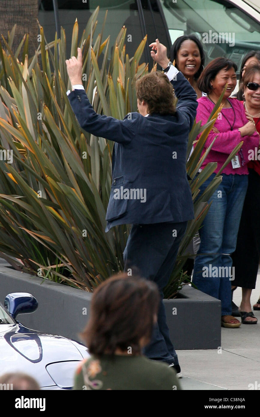 Paul McCartney Beatle George Harrison posthumously honored with star on ...