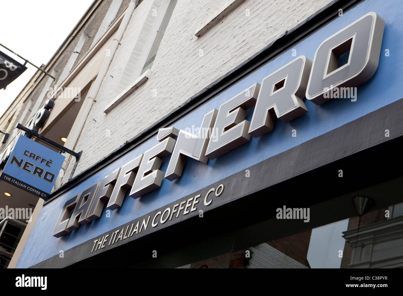 A Caffe Nero coffee shop front Stock Photo - Alamy